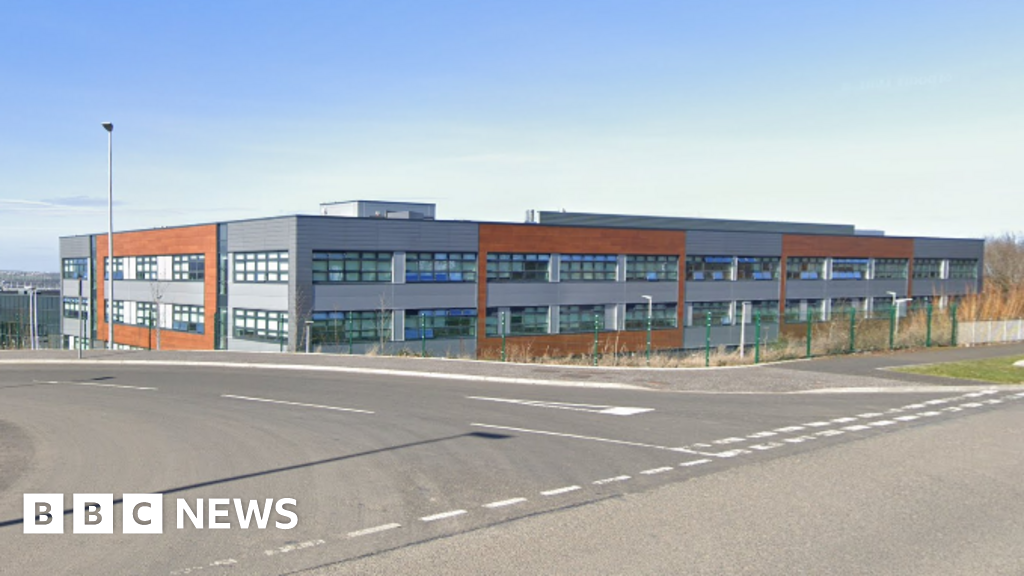 Boy charged over alleged Dalkeith school police officer assault - BBC News