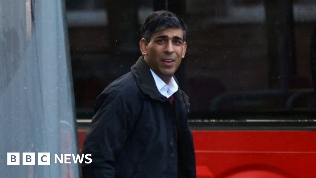Rishi Sunak said axing HS2 had enabled investment in buses - BBC News