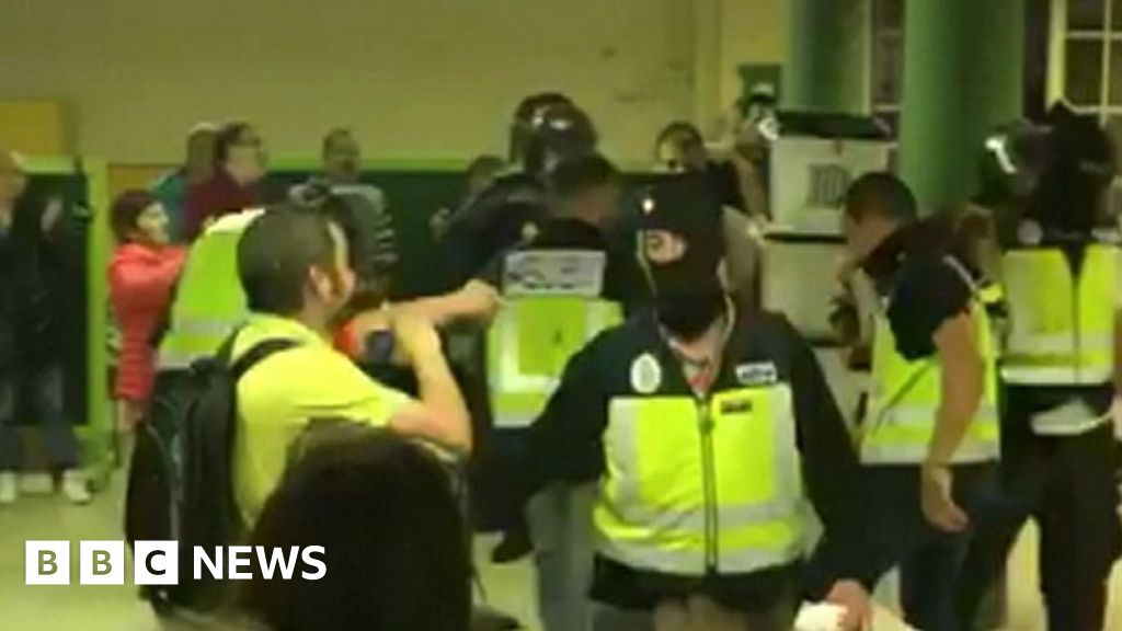 Balaclava-clad police seize ballots at Catalan polling station - BBC News