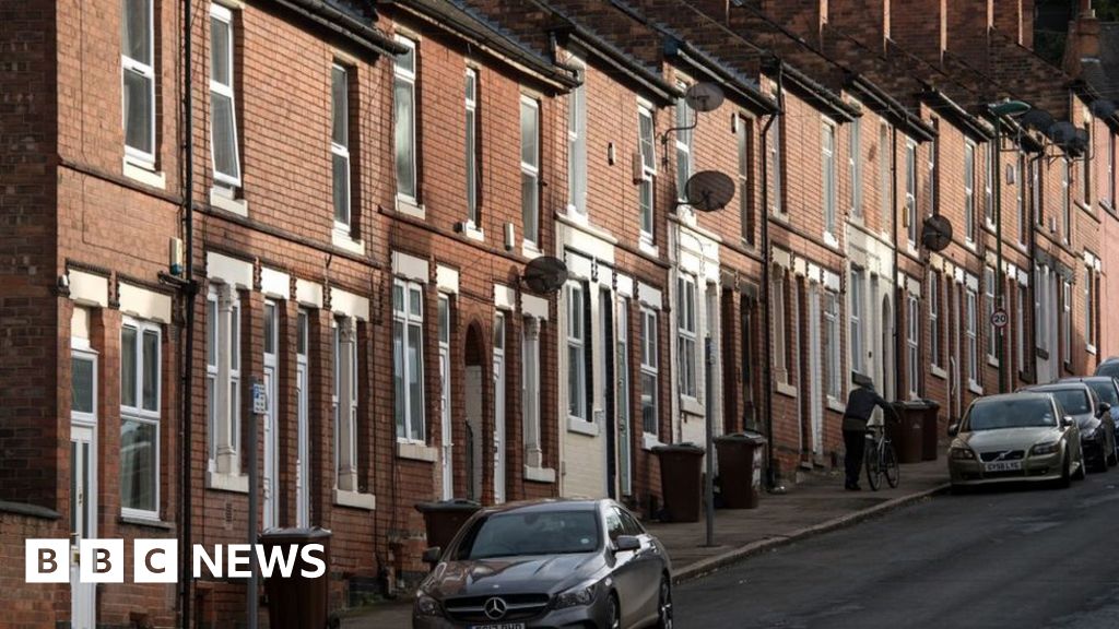 Nottingham rejects 'poorest city' finding by ONS - BBC News