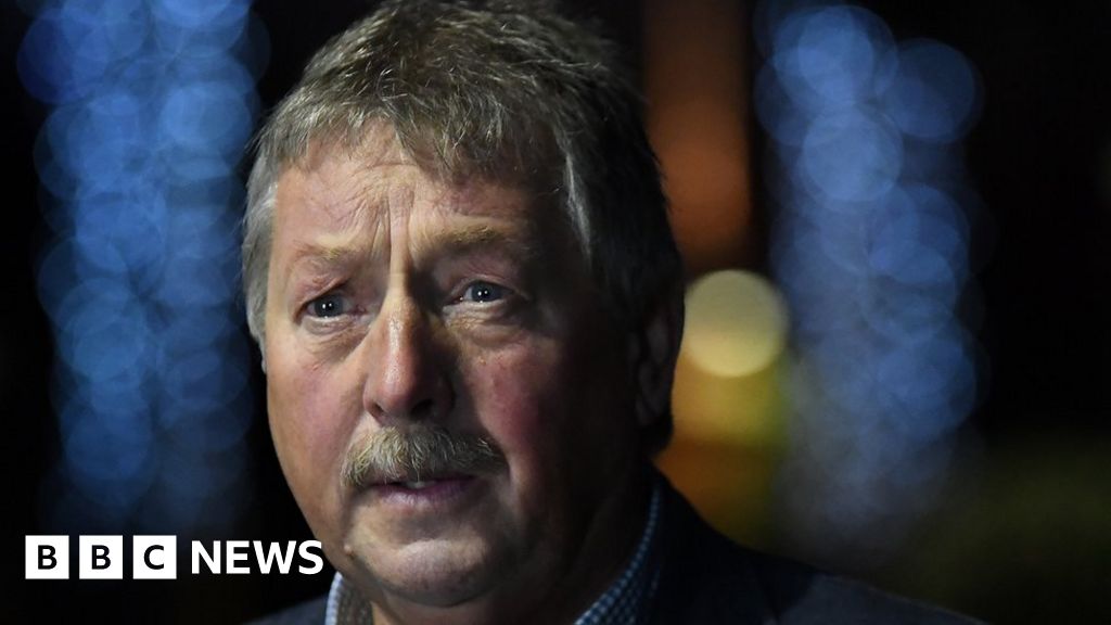 Brexit: DUP 'won't be threatened' into backing deal