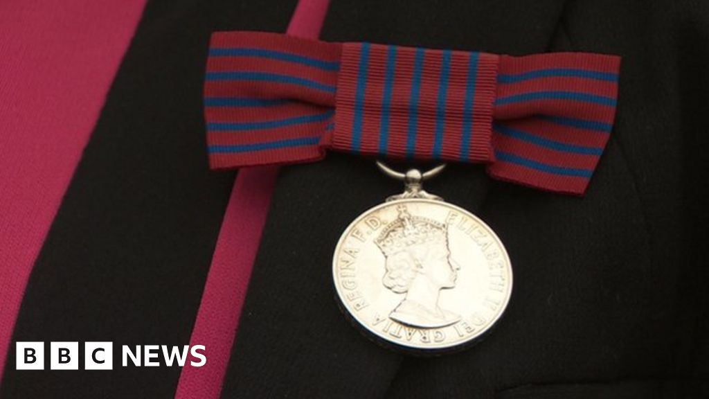 Lisa Potts-Webb: George Medal 'a great honour' - BBC News