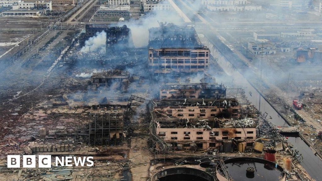 China chemical blast: Survivor found but toll rises again - BBC News