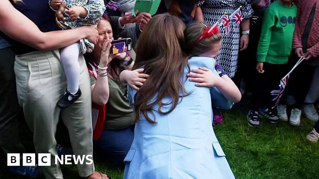 Kate comforts crying girl as royal couple meet Windsor crowds - BBC News