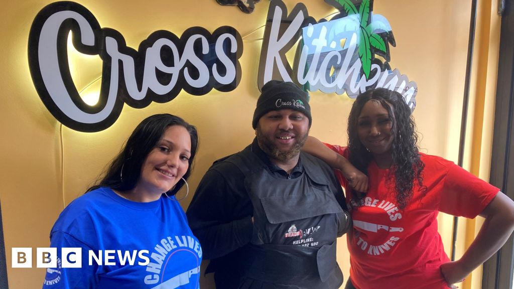 Swindon restaurant offers discount in exchange for knives - BBC News