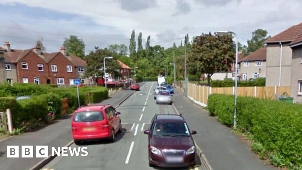Man cleared over fatal Stafford street attack - BBC News