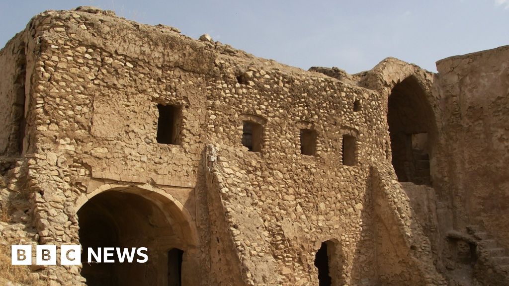 Iraq's oldest Christian monastery destroyed by Islamic State - BBC News