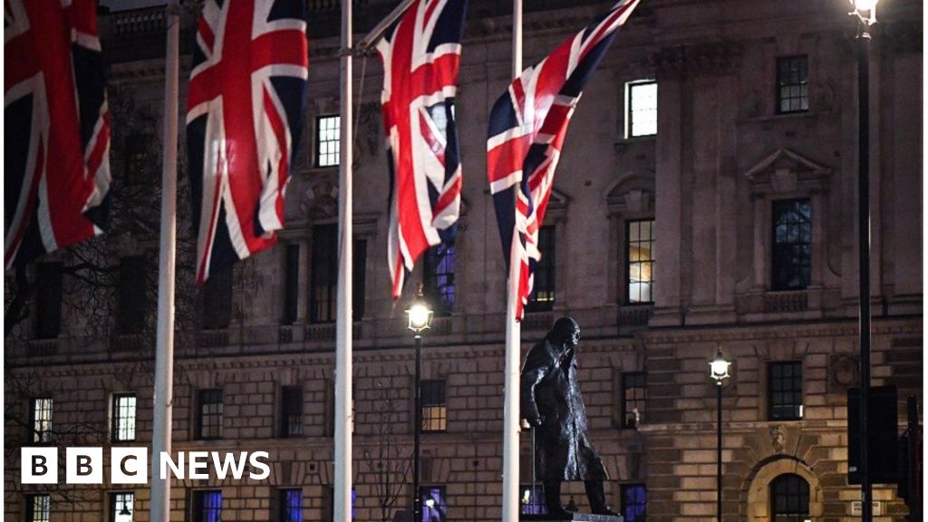 News Daily: Brexit day arrives and Britons leave Wuhan - BBC News
