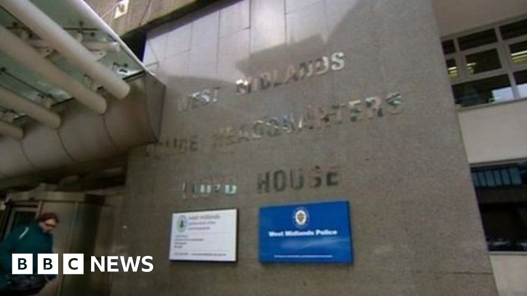 Plans to cut PCSO numbers by 78% in West Midlands announced - BBC News