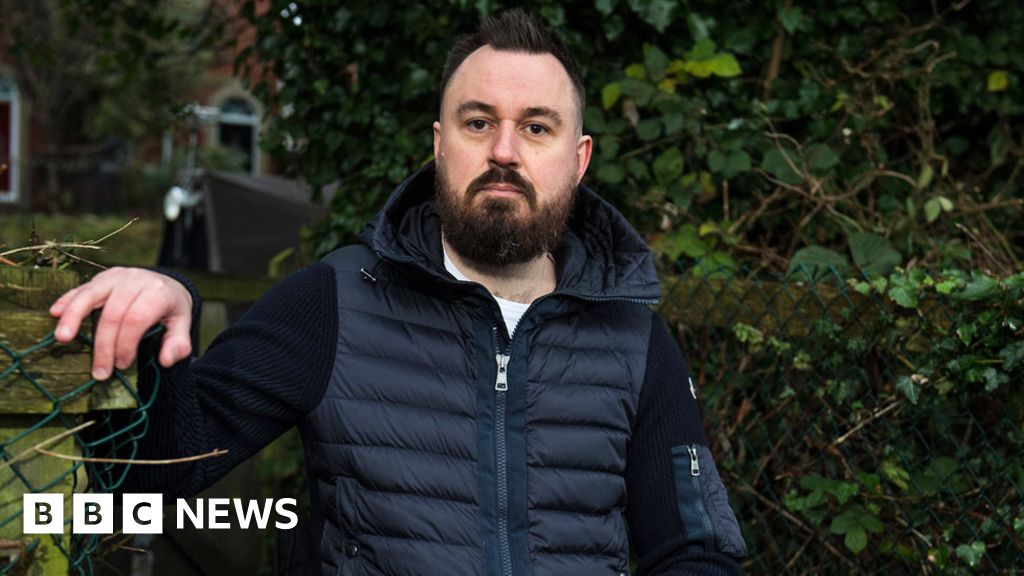 Manchester Arena survivors to take 'disaster troll' to court - BBC News