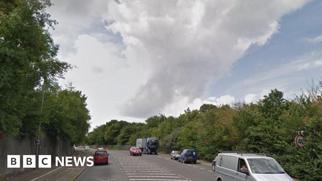 Swanscombe: Man charged after disturbance - BBC News