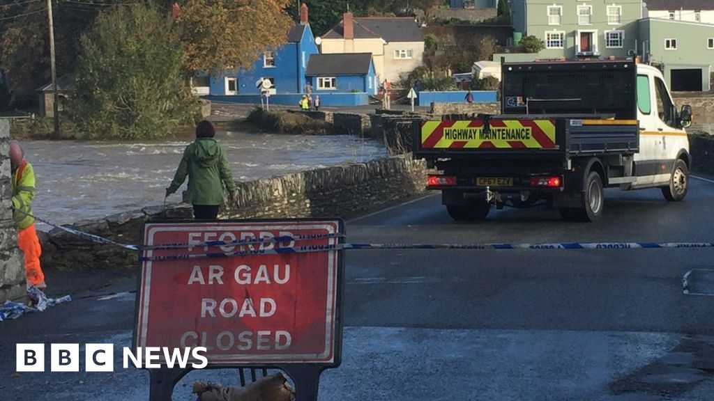 Storm Callum-hit Llechryd bridge closes for £100,000 repairs - BBC News