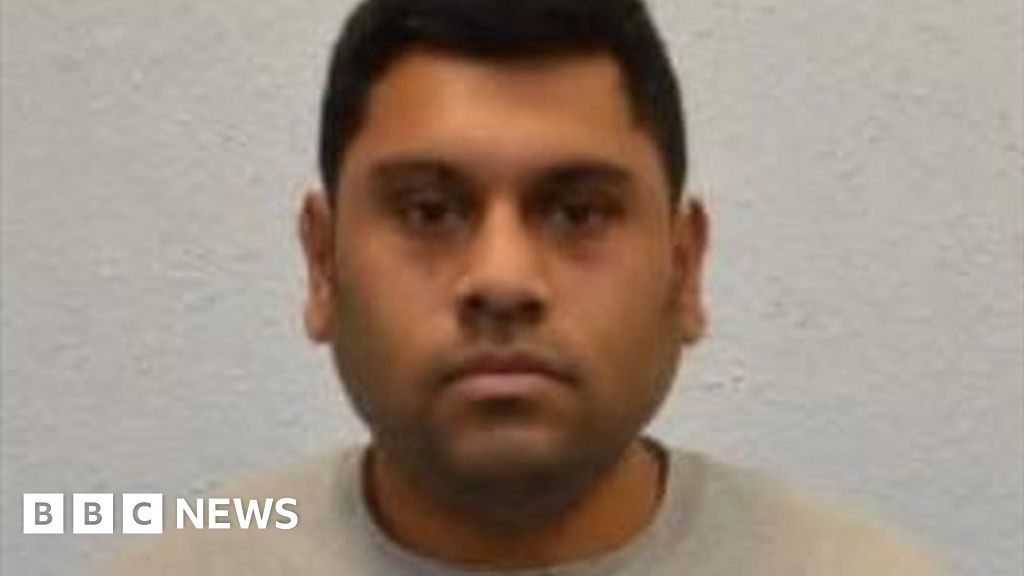 'Cufflink' terrorist Samata Ullah admits IS charges - BBC News