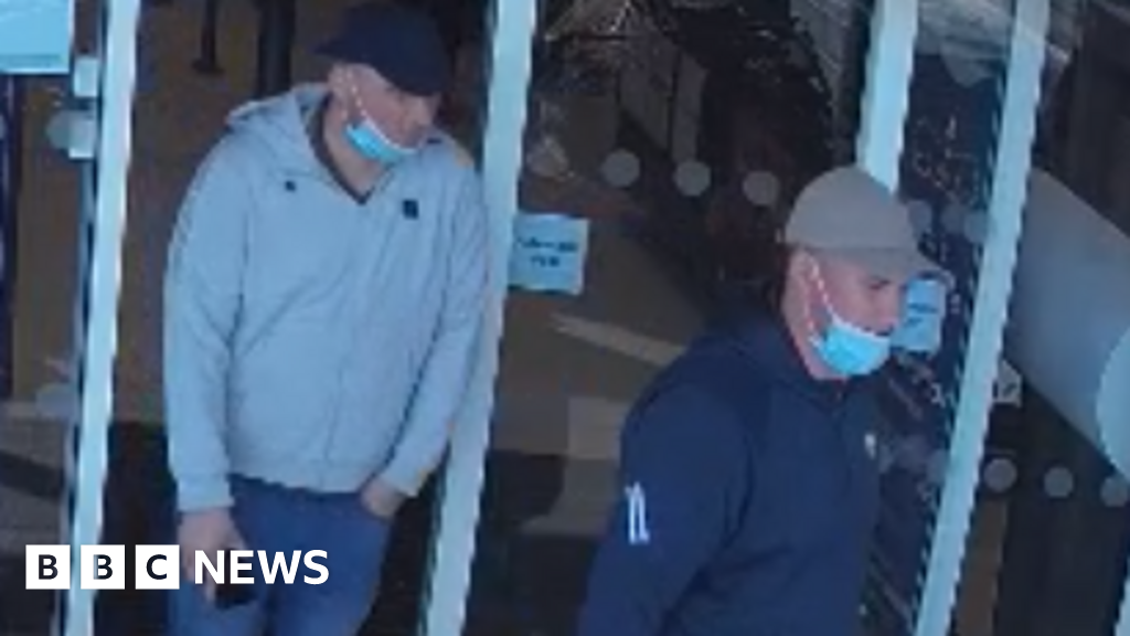 Llandrindod Wells Two Men Wanted After £3 5k Beauty Product Heist