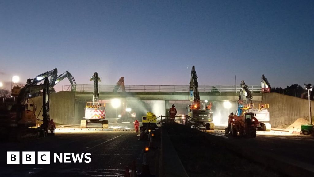 Surrey Highways warns of delays on M25 diversion route