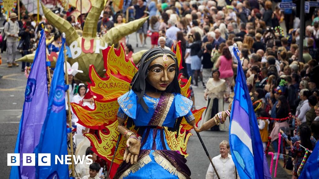 Manchester Day: Parade returns after two-year absence - BBC News