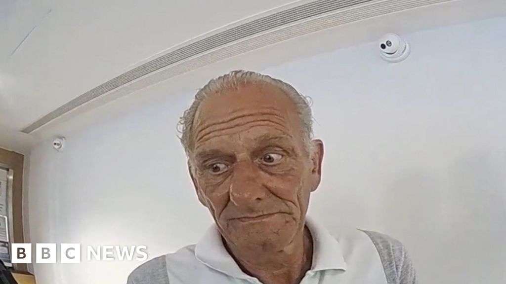 Moment Derek Martin tells police he has 'killed two people' - BBC News