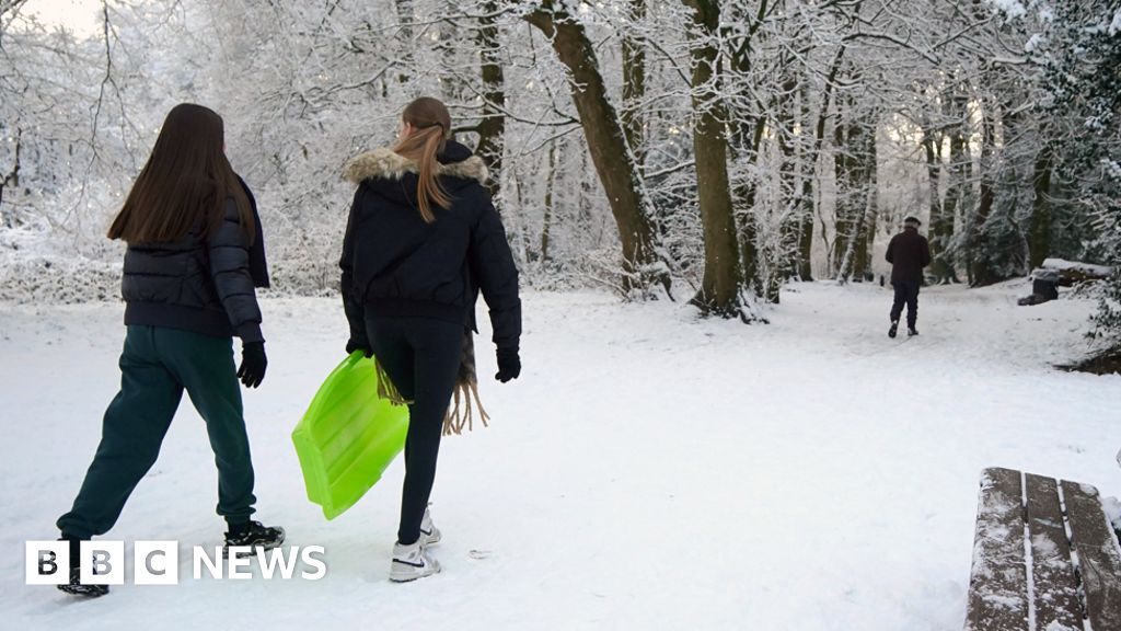 UK weather: Snow warning for some as mild conditions to end