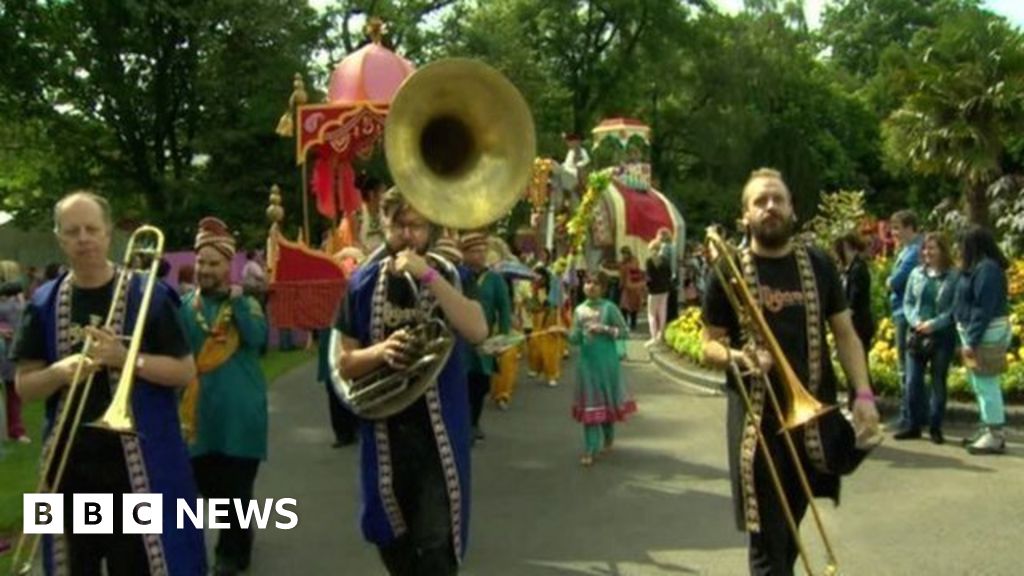 NI festivals: Counting the public costs and cultural returns - BBC News