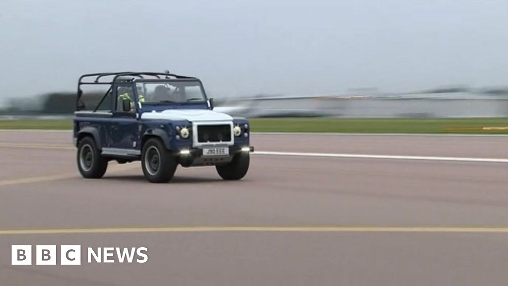 Land Rover Defender gets high-speed makeover - BBC News