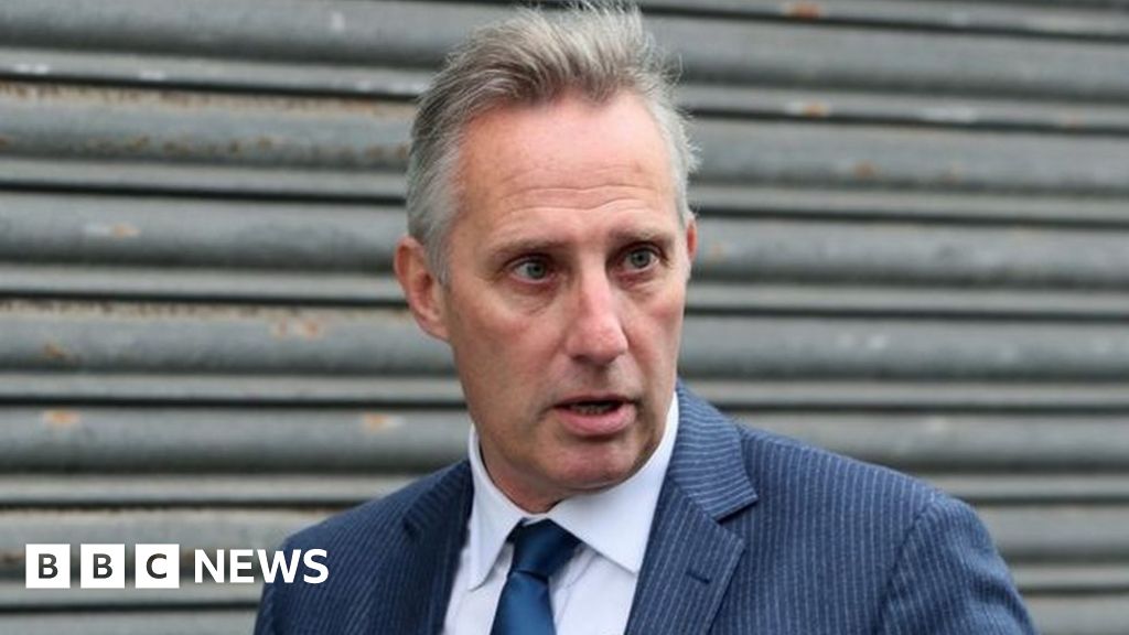 Ian Paisley: DUP MP introduces Referendum Supermajority bill - BBC News