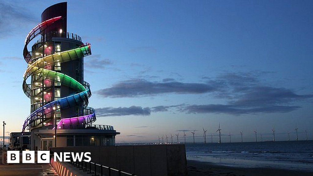 Redcar Beacon: 'Criticised' vertical pier reaches full capacity - BBC News