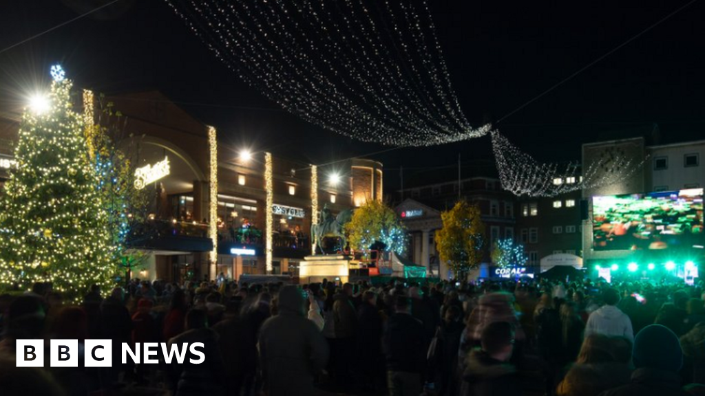 Festive season gets under way in Coventry city centre - BBC News