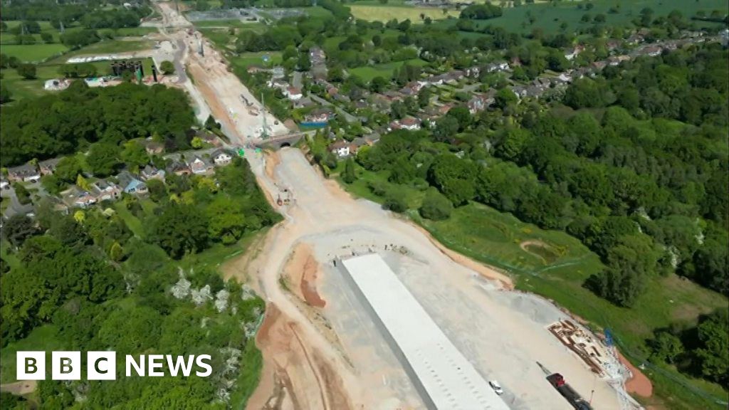 Drone footage shows HS2 work through West Midlands - BBC News