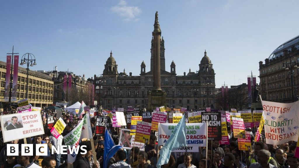 Thousands attend Glasgow anti-racism march and rally - BBC News