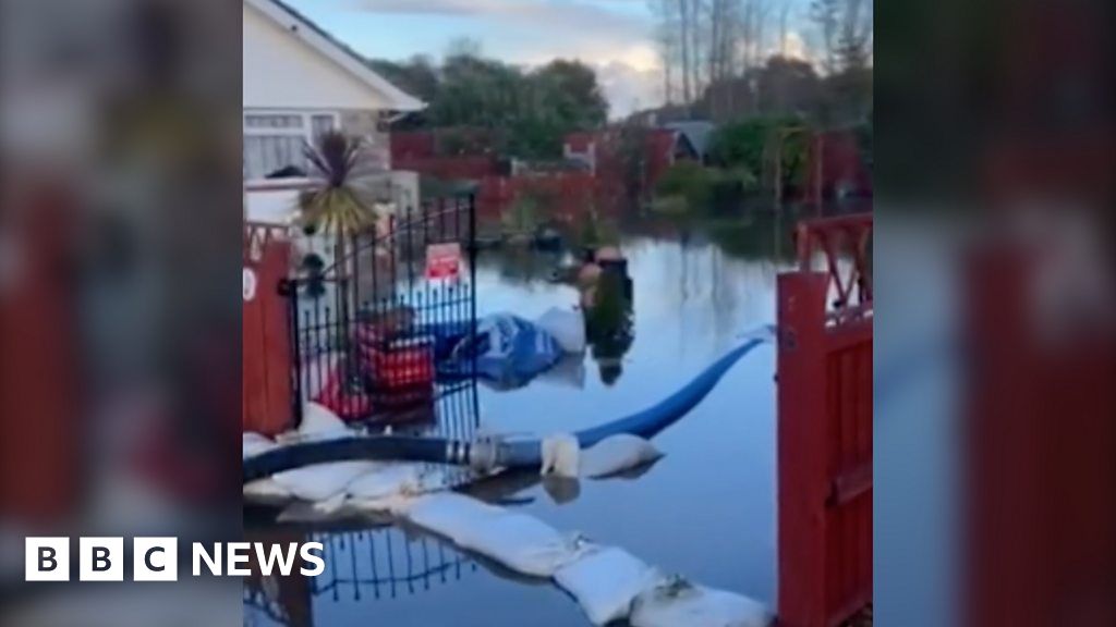 Isle Of Wight Couple In Hotel For Christmas After House Flood Bbc News