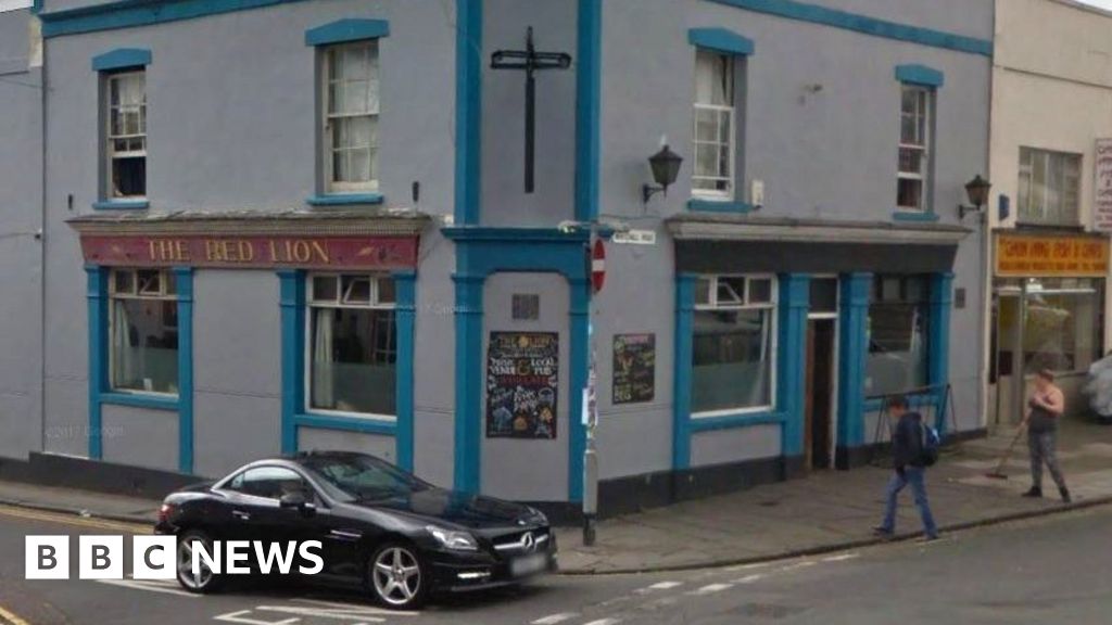 Bestselling author Tom Cox has notes for next book stolen - BBC News