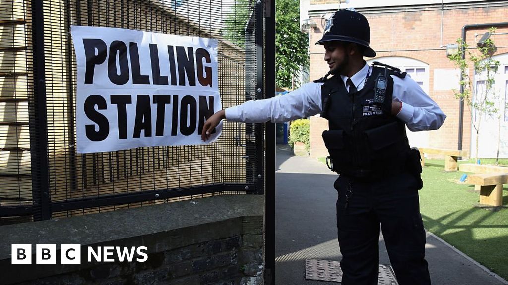 Brexit: 200,000 people register to vote in 72 hours - BBC News