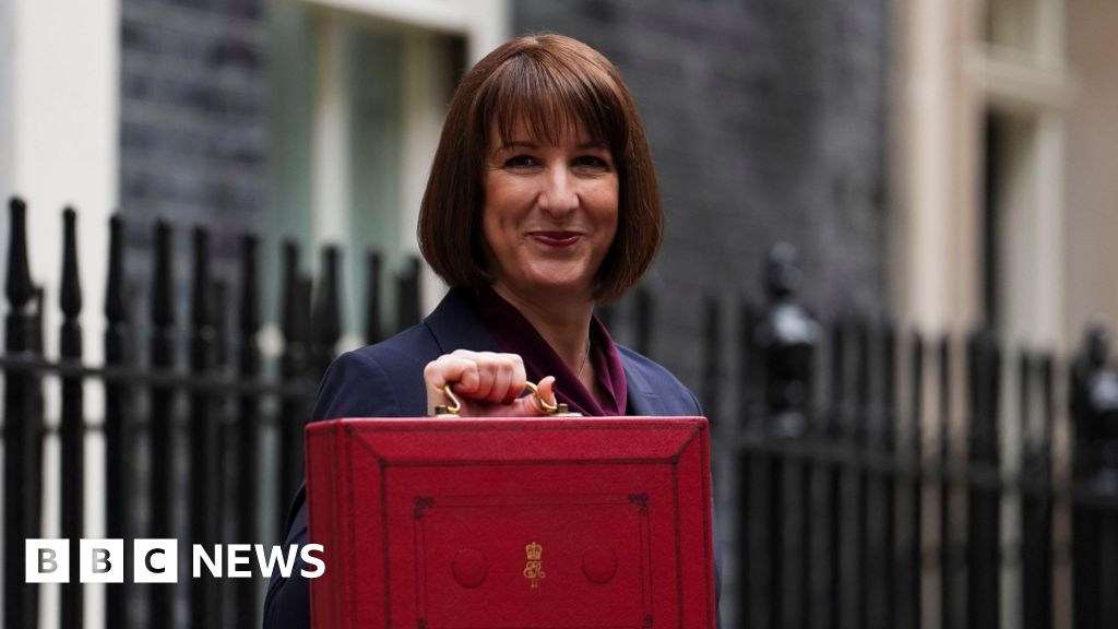 Brierley Hill Metro extension funding pledge from Chancellor - BBC News