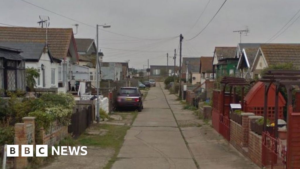Jaywick suspicious death: Two people questioned over murder - BBC News