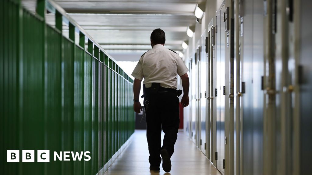 Interserve shares dive on new profit warning - BBC News