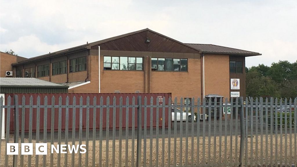 Addo Food Group to shut Spalding bakery putting 405 jobs at risk - BBC News