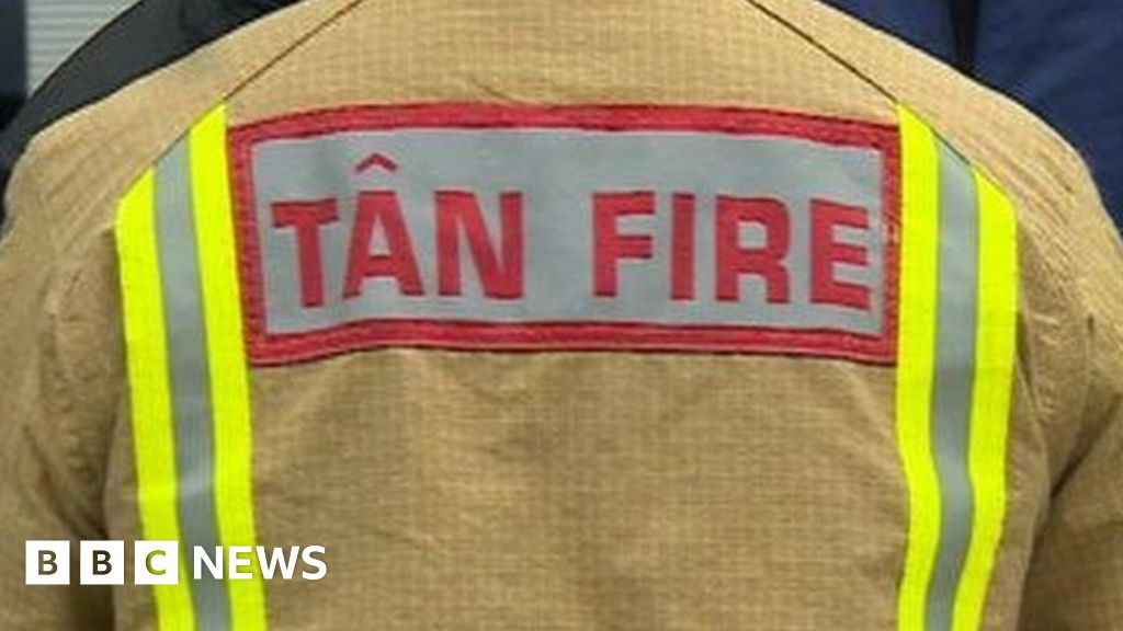 Fire at St Christopher's School, Wrexham, 'accidental' - BBC News