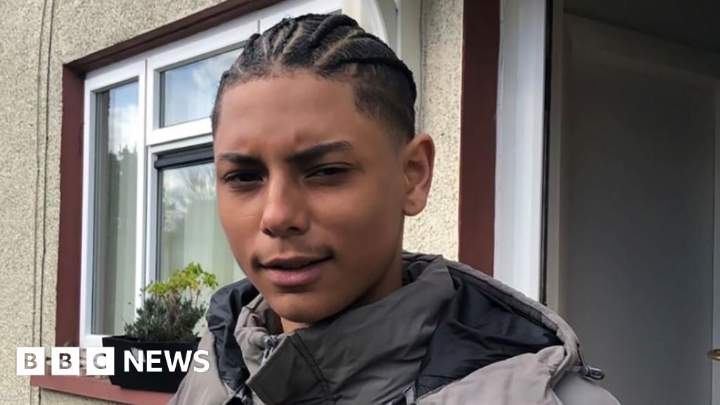 Huddersfield: Seventh arrest over fatal stabbing of 17-year-old boy Huddersfield: Seventh arrest over fatal stabbing of 17-year-old boy