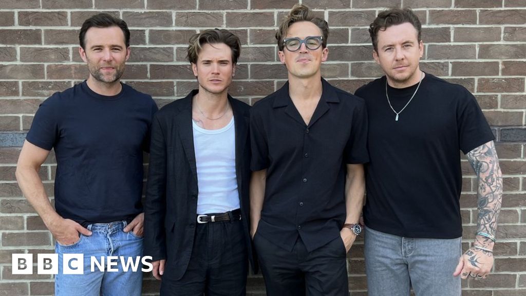 McFly meet Chelmsford fans to celebrate 'best ever' album - BBC News