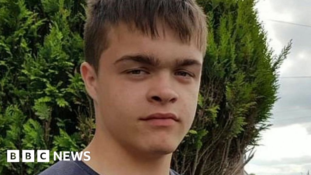 Callum Baker-Osborne: Fundraising event in memory of teenager - BBC News