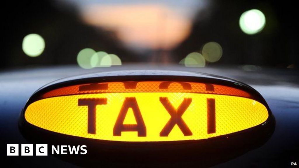 Dundee taxi drivers training deadline warning - BBC News