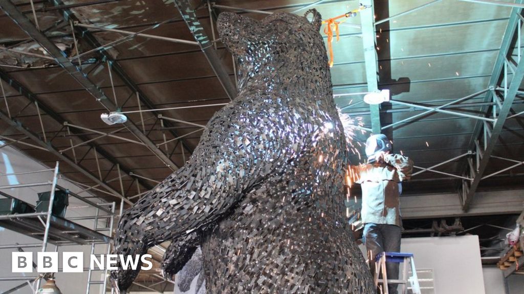 Dunbar John Muir bear sculpture to go ahead - BBC News