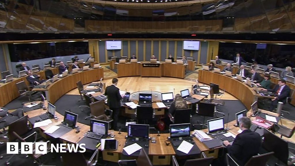 Bennett expects UKIP to back plan to scrap Welsh assembly - BBC News