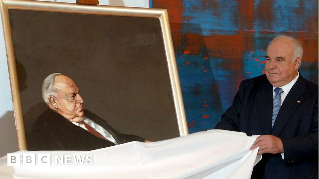 Helmut Kohl's life in pictures - BBC News