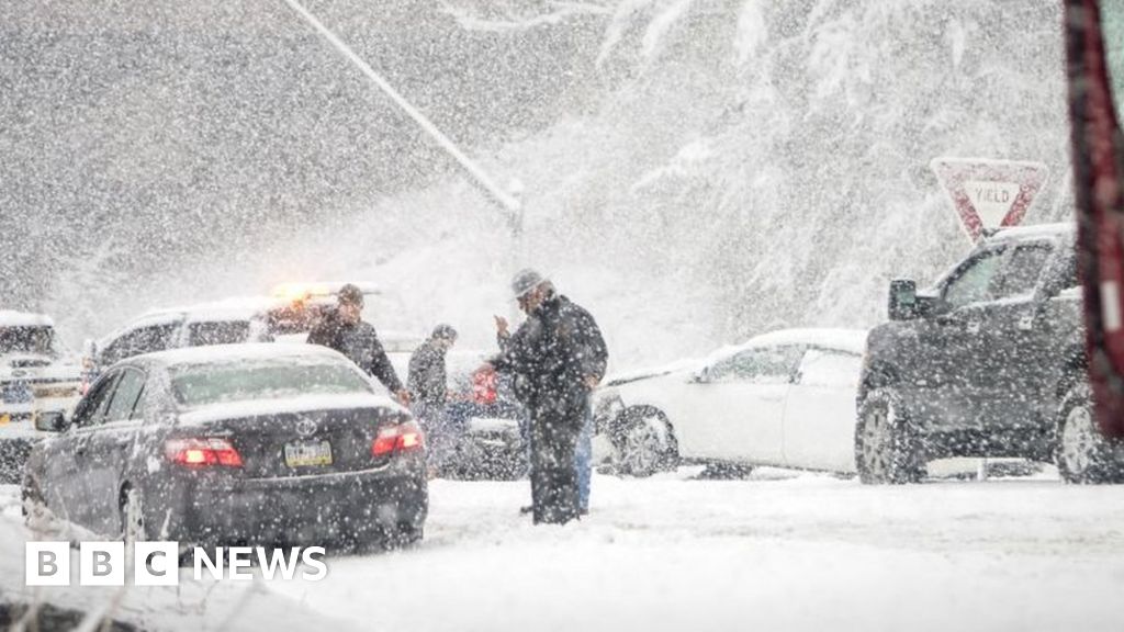 Winter storm dumps snow and knocks out power on US East Coast