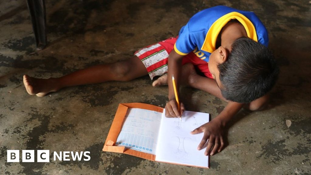 Sri Lankan boy excluded from school over false HIV rumour - BBC News
