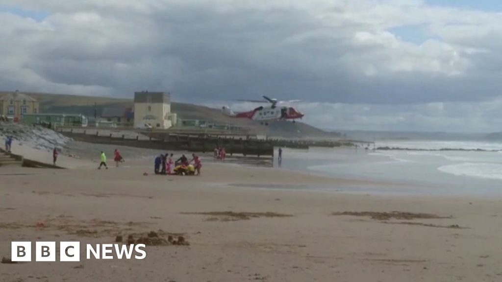 Three teenagers airlifted to hospital from Tywyn beach - BBC News