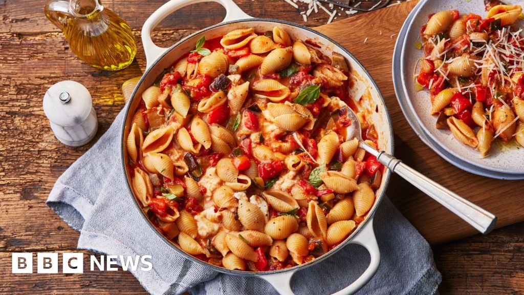 Midweek meal: Summery Mediterranean vegetable pasta - BBC News