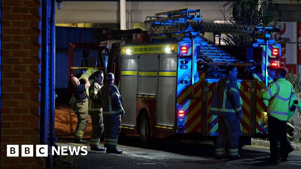 Industrial building blaze in St Leonards-on-Sea - BBC News