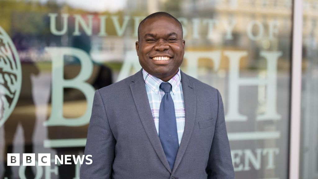 University of Bath book donation scheme expands to Kenya - BBC News